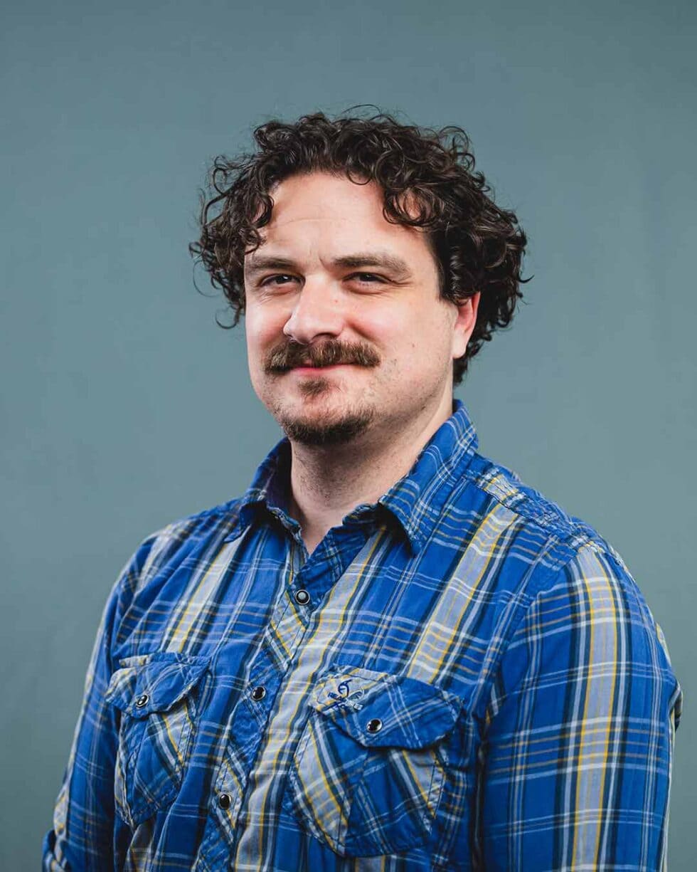 Should We Close Our Eyes to Pray? | Mission Hills Church Blog